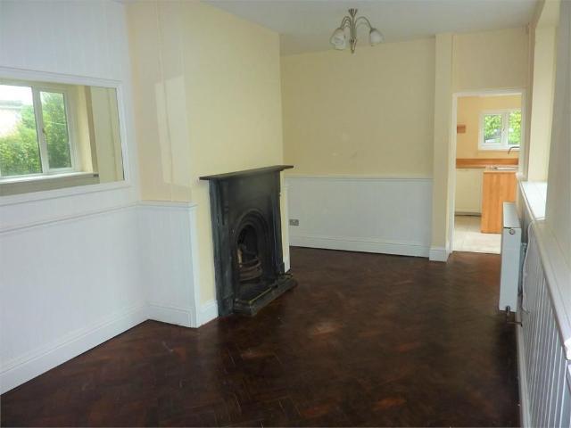 5 bedroom end of terrace house to rent