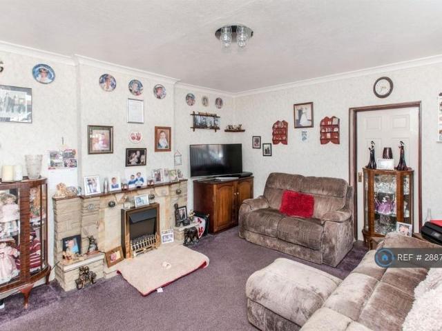 5 bedroom end of terrace house to rent