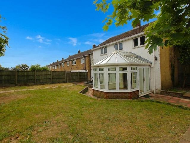 5 bedroom end of terrace house to rent