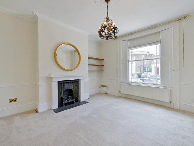 5 bedroom end of terrace house to rent