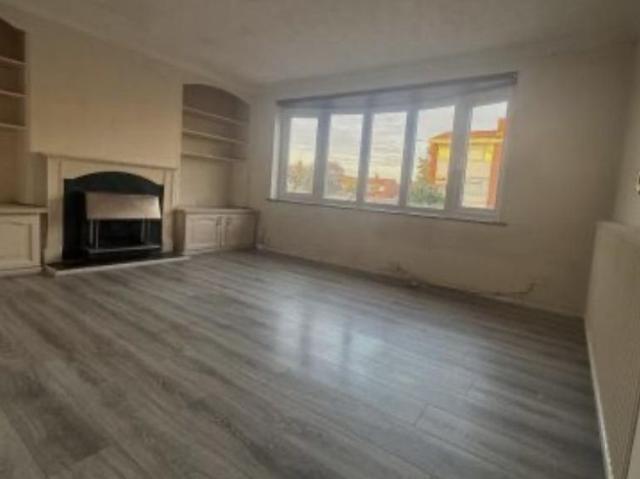 5 bedroom end of terrace house to rent