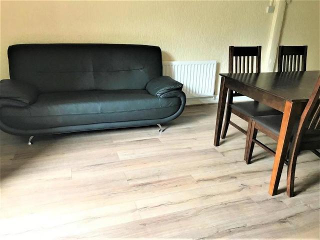 5 bedroom end of terrace house to rent