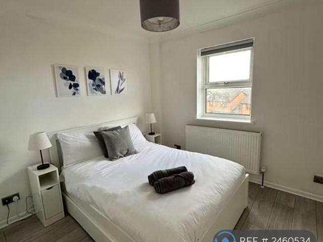 5 bedroom end of terrace house to rent