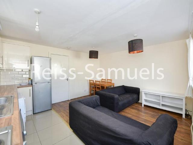 5 bedroom end of terrace house to rent