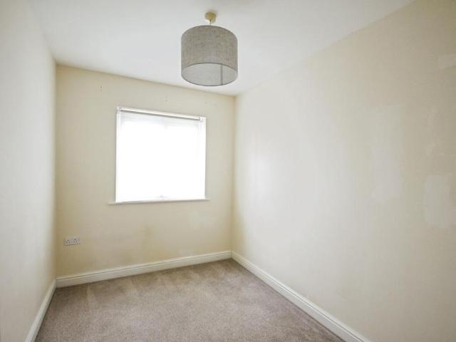 5 bedroom end of terrace house to rent