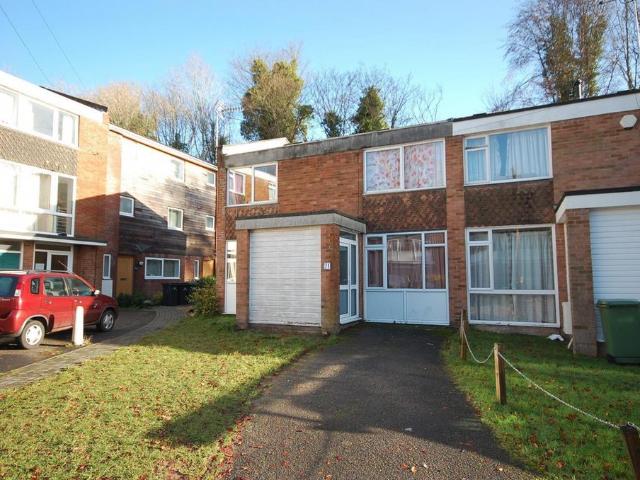5 bedroom end of terrace house to rent