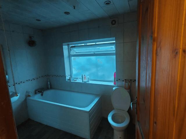 5 bedroom end of terrace house to rent
