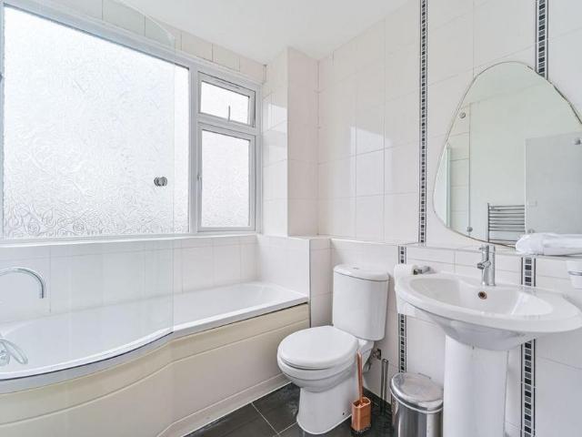 5 bedroom end of terrace house to rent