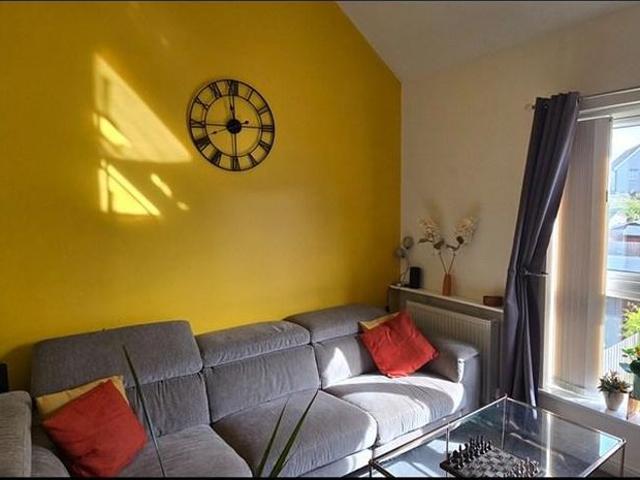 5 bedroom end of terrace house to rent