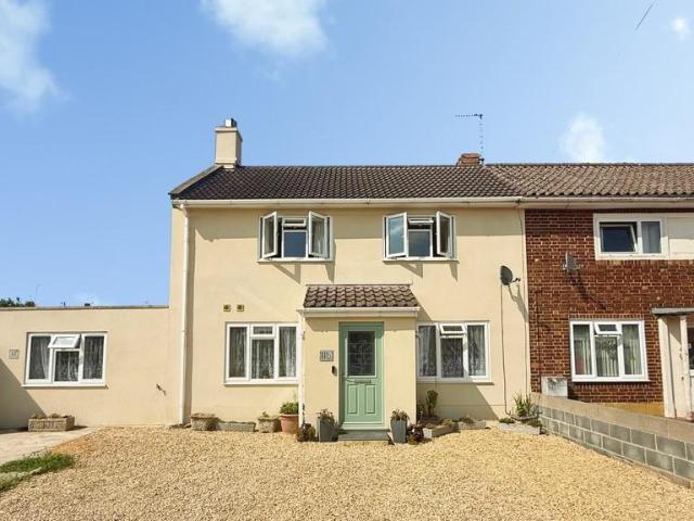 5 bedroom end of terrace house to rent