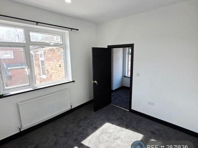 5 bedroom end of terrace house to rent