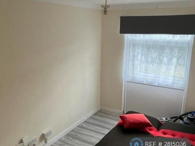 5 bedroom end of terrace house to rent