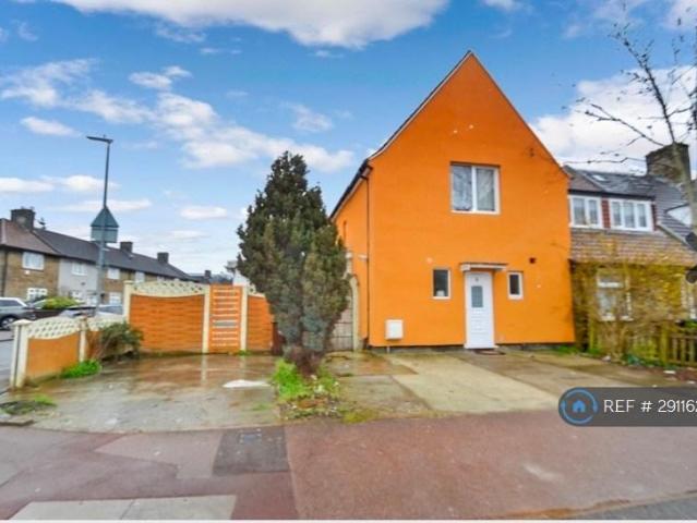 5 bedroom end of terrace house to rent