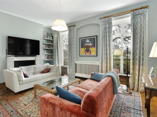 5 bedroom end of terrace house to rent