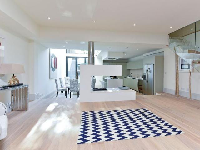 5 bedroom end of terrace house to rent