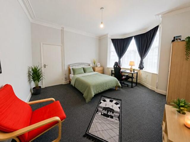 5 Bedroom End Of Terrace House To Rent In Beeston Road, Nottingham, Nottinghamshire, NG7