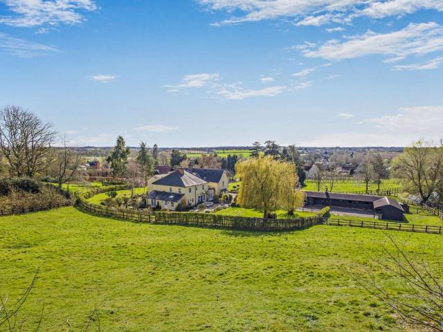 5 bedroom equestrian facility for sale