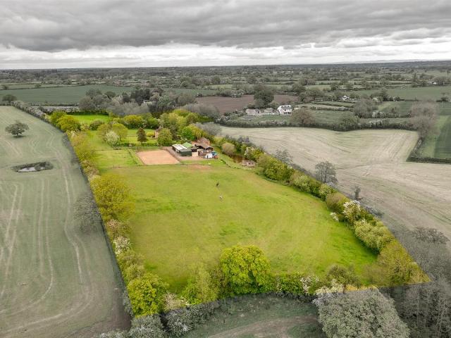 5 bedroom equestrian facility for sale