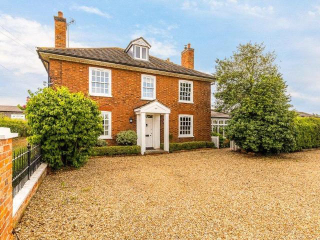 5 bedroom equestrian facility for sale