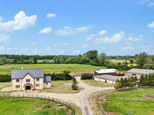 5 bedroom equestrian facility for sale