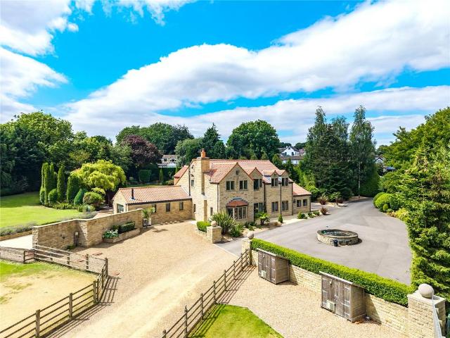 5 bedroom equestrian facility for sale