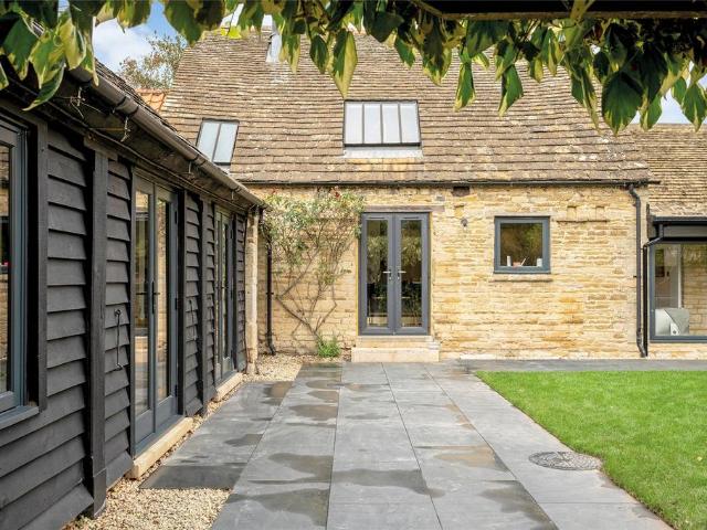 5 bedroom equestrian facility for sale