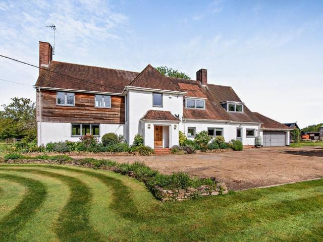 5 bedroom equestrian facility for sale