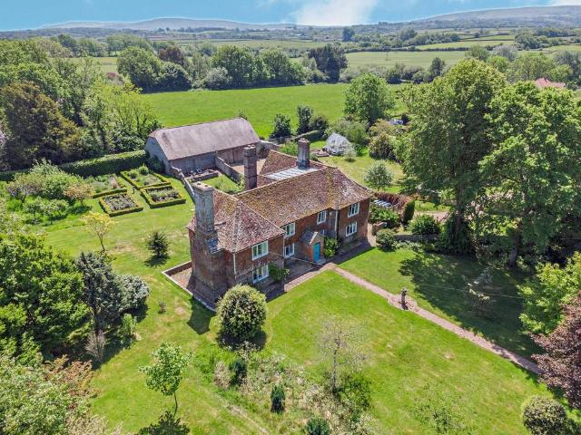 5 bedroom equestrian facility for sale