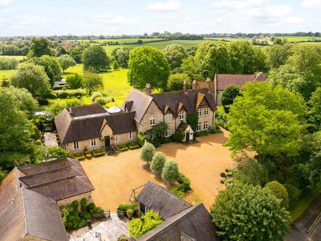 5 bedroom equestrian facility for sale