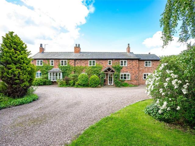 5 bedroom equestrian facility for sale