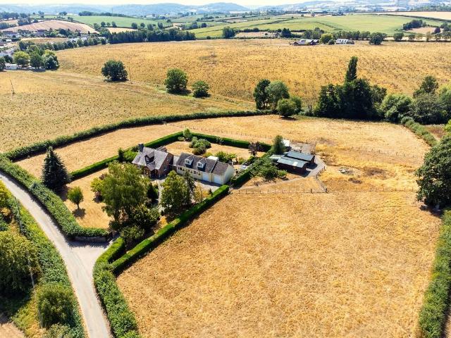 5 bedroom equestrian facility for sale