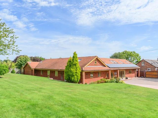 5 bedroom equestrian facility for sale