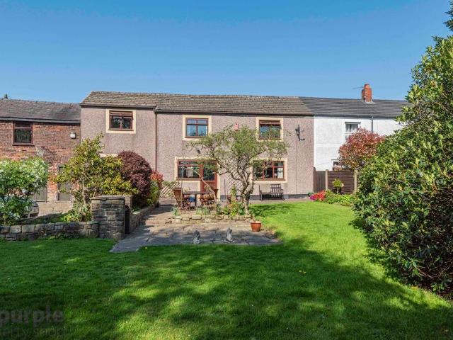 5 bedroom equestrian facility for sale