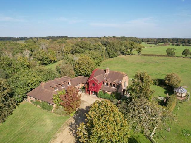 5 bedroom equestrian facility for sale