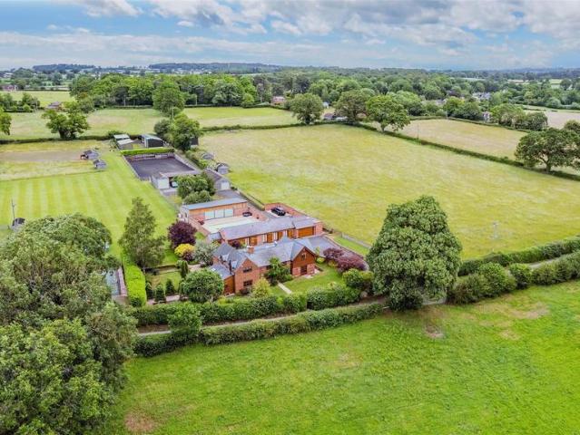 5 bedroom equestrian facility for sale