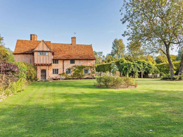 5 bedroom equestrian facility for sale