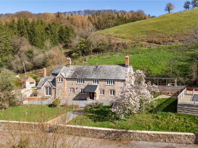 5 bedroom equestrian facility for sale