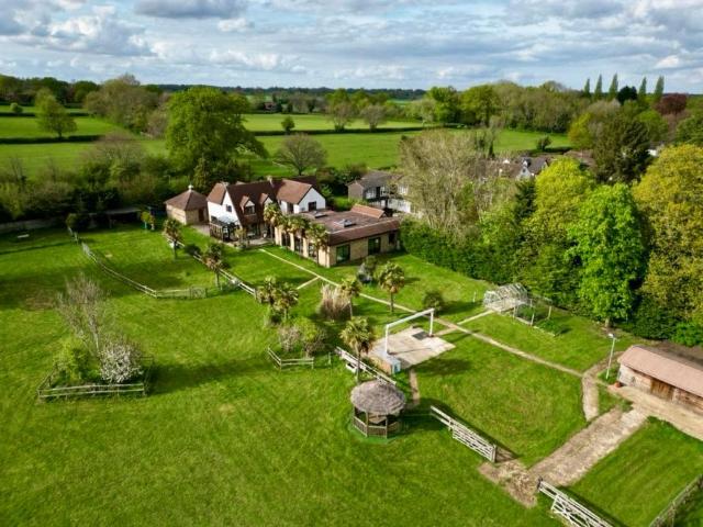 5 bedroom equestrian facility for sale