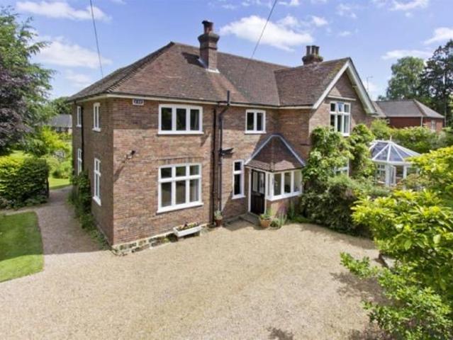 5 Bedroom Executive Family Home to let in Crowborough with extensive manicured grounds