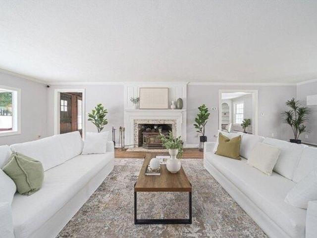 5 bedroom, Foxboro MA 02035 LS102777426