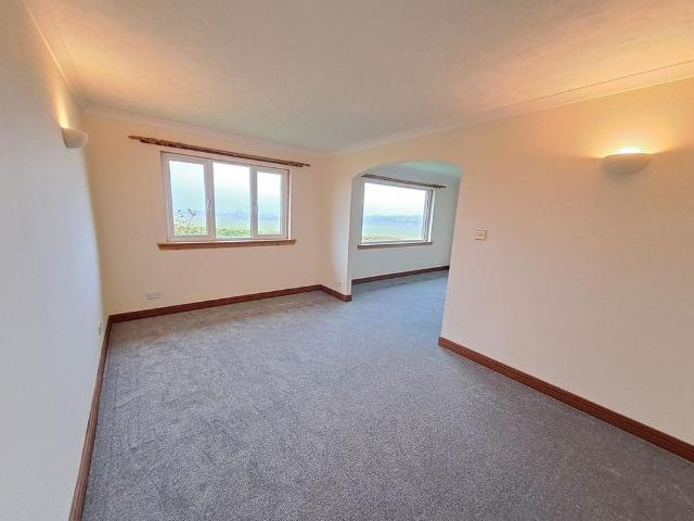 5 bedroom farm house to rent