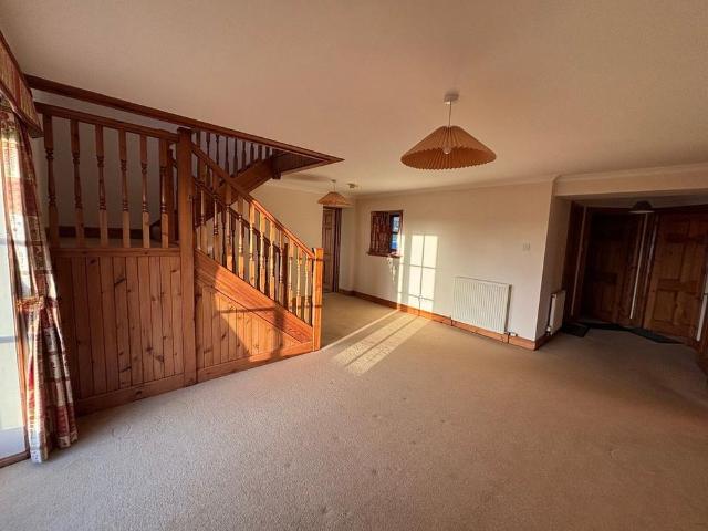 5 bedroom farm house to rent