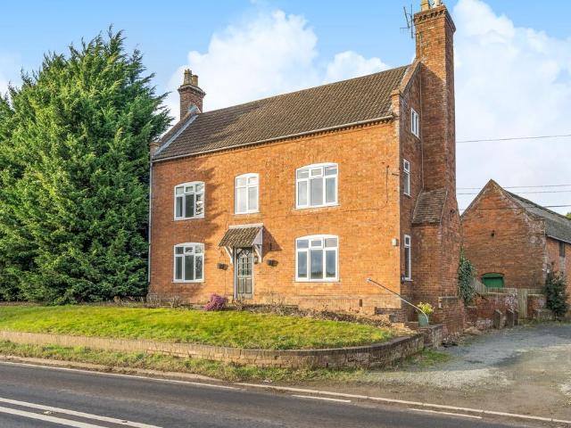 5 bedroom farm house to rent