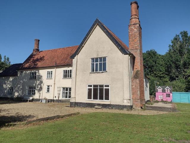 5 bedroom farm house to rent