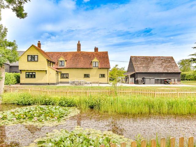 5 bedroom farm house to rent