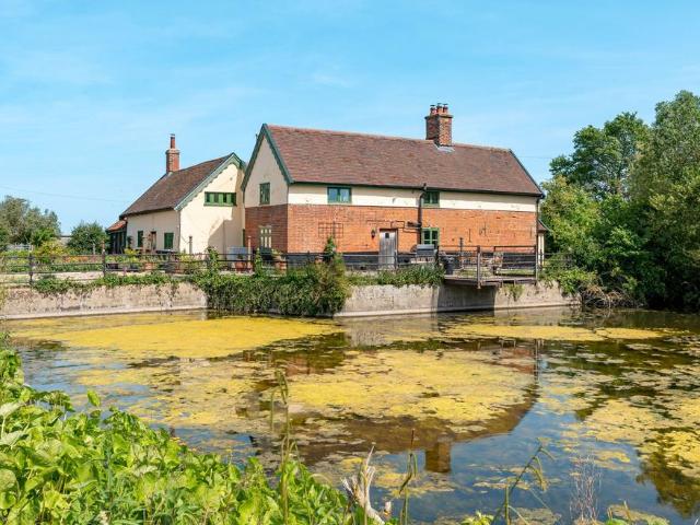 5 bedroom farm house for sale
