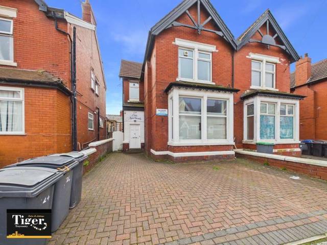 5 Bedroom Flat