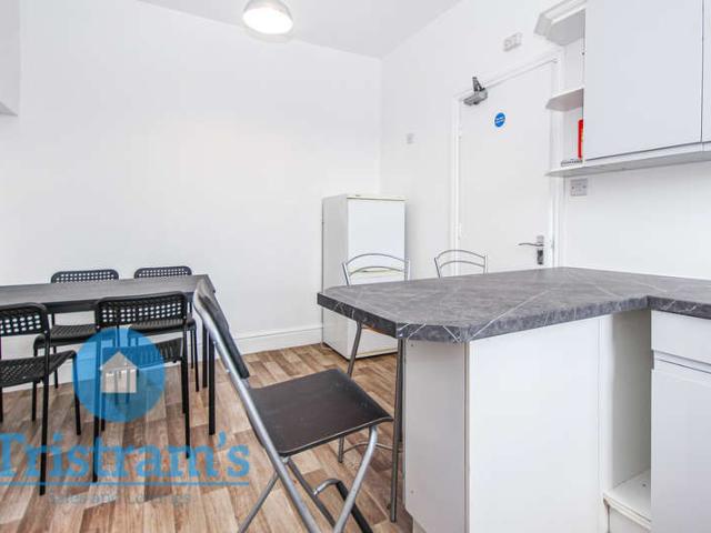 5 Bedroom Flat