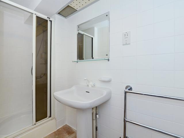 5 Bedroom Flat