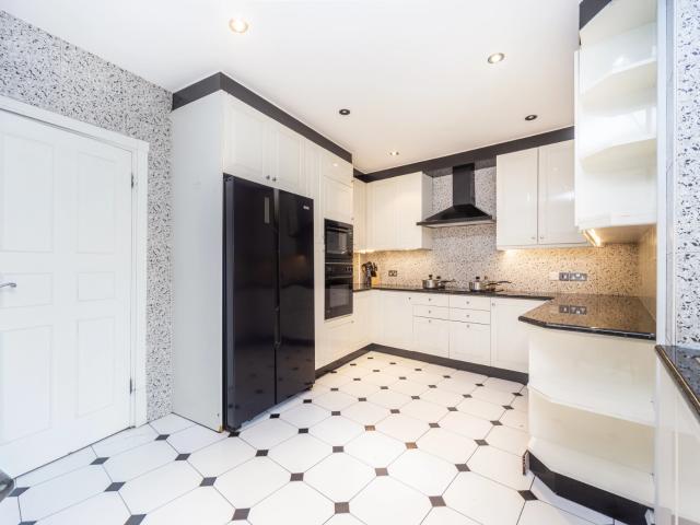 5 Bedroom Flat